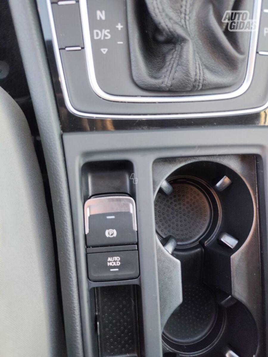 Blue Volkswagen Golf 2018 in Vilnius, with an engine capacity of 1.40 L and mileage of 202 thousand km for 12300 €, photo 22 on AUTOMOTO.COM.LV