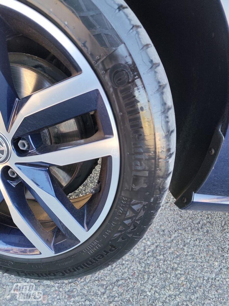 Blue Volkswagen Golf 2018 in Vilnius, with an engine capacity of 1.40 L and mileage of 202 thousand km for 12300 €, photo 26 on AUTOMOTO.COM.LV