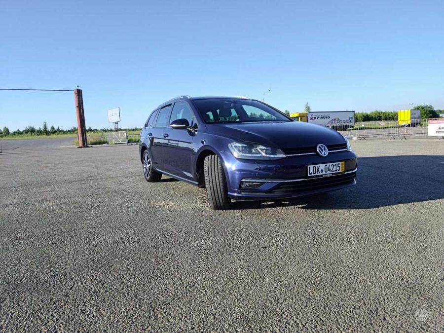 Blue Volkswagen Golf 2018 in Vilnius, with an engine capacity of 1.40 L and mileage of 203 thousand km for 12300 €, photo 1 on AUTOMOTO.COM.LV