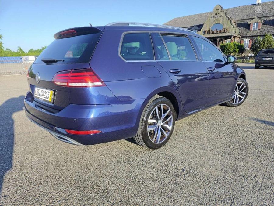 Blue Volkswagen Golf 2018 in Vilnius, with an engine capacity of 1.40 L and mileage of 203 thousand km for 12300 €, photo 4 on AUTOMOTO.COM.LV