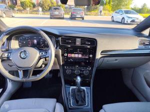 Blue Volkswagen Golf 2018 in Vilnius, with an engine capacity of 1.40 L and mileage of 203 thousand km for 12300 €, photo 13 on AUTOMOTO.COM.LV