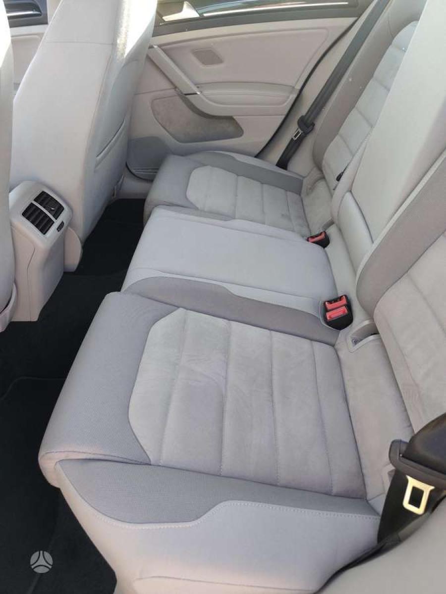 Blue Volkswagen Golf 2018 in Vilnius, with an engine capacity of 1.40 L and mileage of 203 thousand km for 12300 €, photo 15 on AUTOMOTO.COM.LV