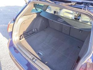Blue Volkswagen Golf 2018 in Vilnius, with an engine capacity of 1.40 L and mileage of 203 thousand km for 12300 €, photo 19 on AUTOMOTO.COM.LV