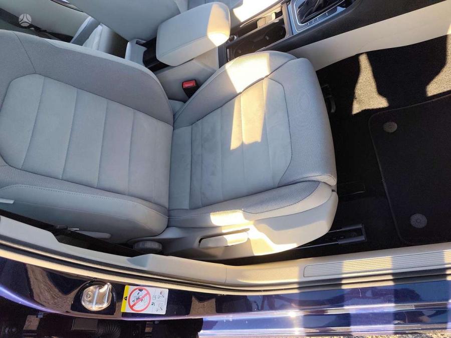 Blue Volkswagen Golf 2018 in Vilnius, with an engine capacity of 1.40 L and mileage of 203 thousand km for 12300 €, photo 21 on AUTOMOTO.COM.LV