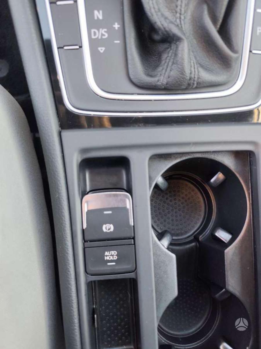Blue Volkswagen Golf 2018 in Vilnius, with an engine capacity of 1.40 L and mileage of 203 thousand km for 12300 €, photo 22 on AUTOMOTO.COM.LV