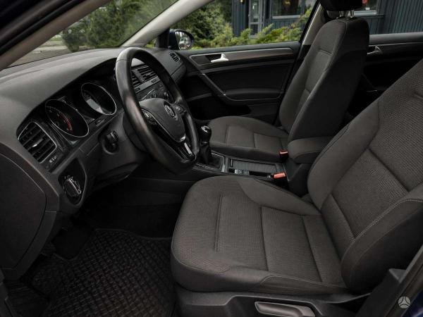 Blue Volkswagen Golf 2018 in Pakruojis, with an engine capacity of 1.50 L and mileage of 259 thousand km for 7700 €, photo 9 on AUTOMOTO.COM.LV