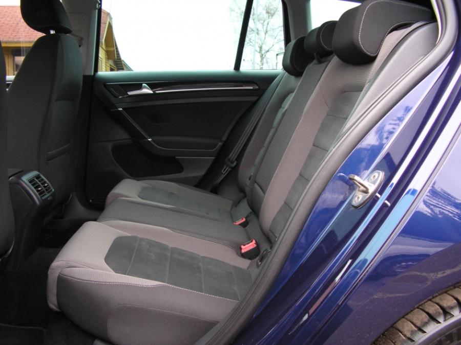 Zils Volkswagen Golf 2019 Rīga, ar dzinēja tilpumu 2.00 L un nobraukumu 178 tūkst. km par 12770 €, foto 21 vietnē AUTOMOTO.COM.LV