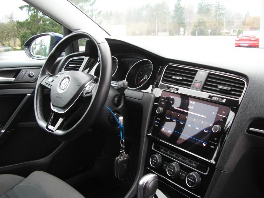 Zils Volkswagen Golf 2019 Rīga, ar dzinēja tilpumu 2.00 L un nobraukumu 178 tūkst. km par 12770 €, foto 24 vietnē AUTOMOTO.COM.LV