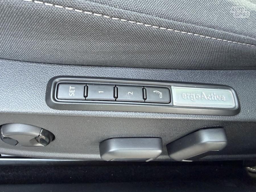 Blue Volkswagen Golf 2022 in Vilnius, with an engine capacity of 2.00 L and mileage of 206 thousand km for 13999 €, photo 27 on AUTOMOTO.COM.LV