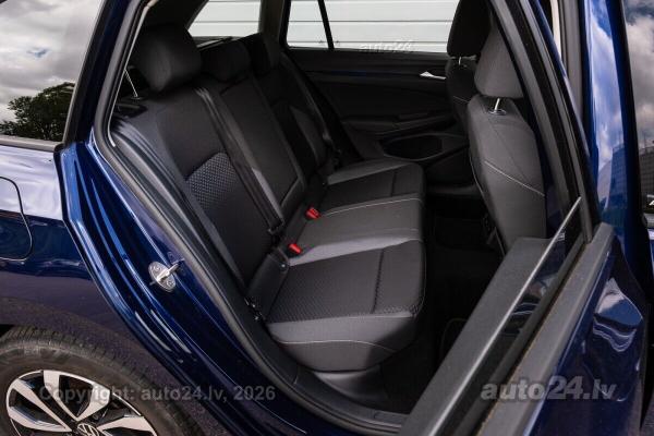 Blue Volkswagen Golf 2023 in Riga, with an engine capacity of 1.50 L and mileage of 129 thousand km for 18958 €, photo 7 on AUTOMOTO.COM.LV
