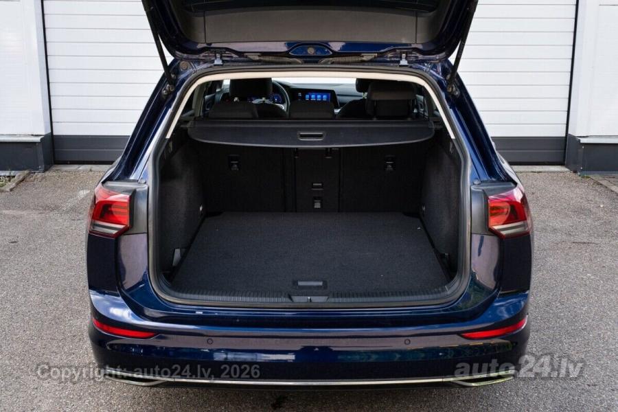 Blue Volkswagen Golf 2023 in Riga, with an engine capacity of 1.50 L and mileage of 129 thousand km for 18958 €, photo 19 on AUTOMOTO.COM.LV