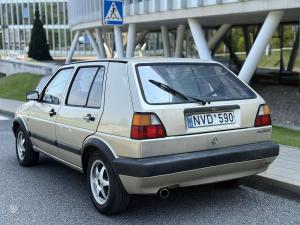 Brown Volkswagen Golf 1987 in Vilnius, with an engine capacity of 1.60 L and mileage of 171 thousand km for 1499 €, photo 3 on AUTOMOTO.COM.LV