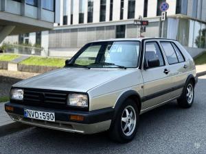 Brown Volkswagen Golf 1987 in Vilnius, with an engine capacity of 1.60 L and mileage of 171 thousand km for 1499 €, photo 4 on AUTOMOTO.COM.LV