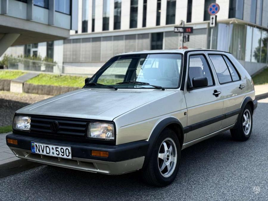 Brown Volkswagen Golf 1987 in Vilnius, with an engine capacity of 1.60 L and mileage of 171 thousand km for 1499 €, photo 4 on AUTOMOTO.COM.LV