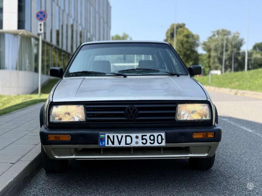 Brown Volkswagen Golf 1987 in Vilnius, with an engine capacity of 1.60 L and mileage of 171 thousand km for 1499 €, photo 5 on AUTOMOTO.COM.LV