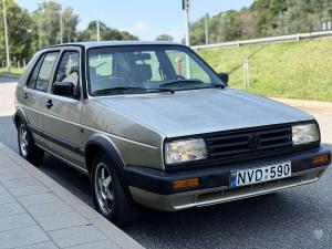 Brown Volkswagen Golf 1987 in Vilnius, with an engine capacity of 1.60 L and mileage of 171 thousand km for 1499 €, photo 6 on AUTOMOTO.COM.LV