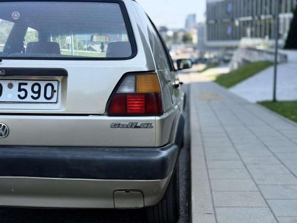 Brown Volkswagen Golf 1987 in Vilnius, with an engine capacity of 1.60 L and mileage of 171 thousand km for 1499 €, photo 6 on AUTOMOTO.COM.LV