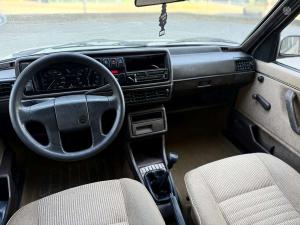 Brown Volkswagen Golf 1987 in Vilnius, with an engine capacity of 1.60 L and mileage of 171 thousand km for 1499 €, photo 8 on AUTOMOTO.COM.LV
