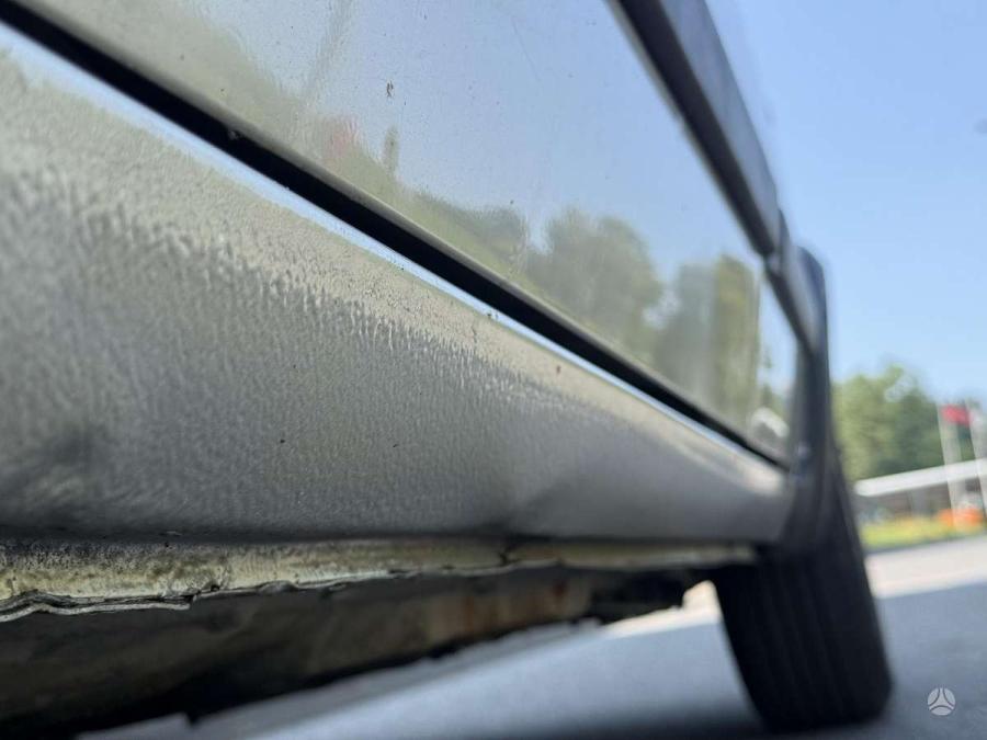 Brown Volkswagen Golf 1987 in Vilnius, with an engine capacity of 1.60 L and mileage of 171 thousand km for 1499 €, photo 14 on AUTOMOTO.COM.LV