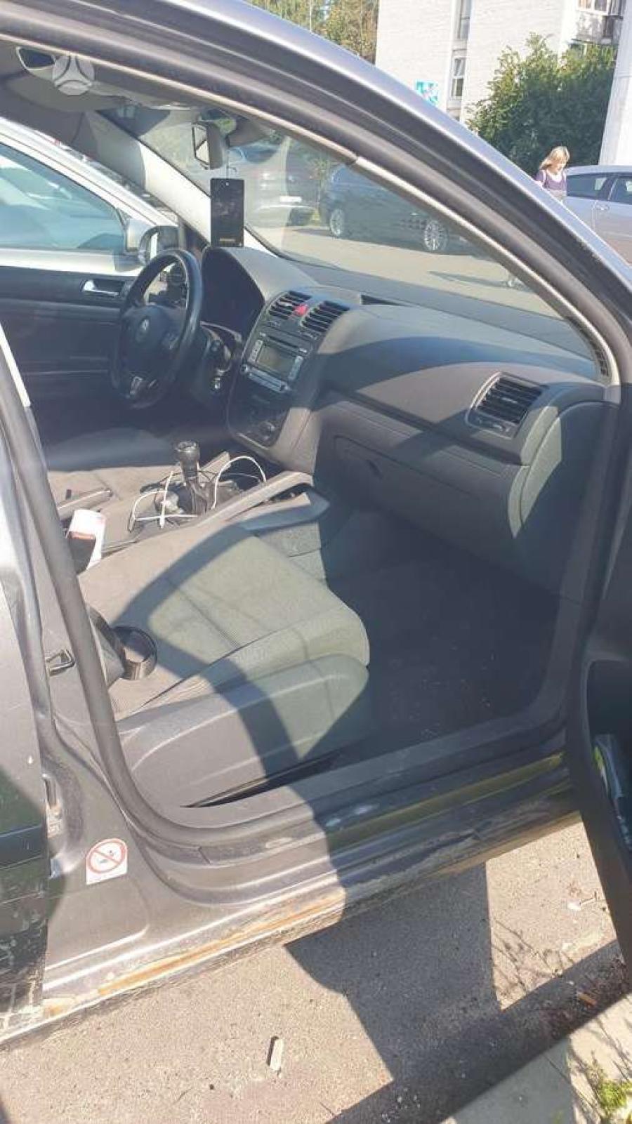 Brown Volkswagen Golf 2004 in Vilnius, with an engine capacity of 1.97 L and mileage of 430 thousand km for 1250 €, photo 1 on AUTOMOTO.COM.LV