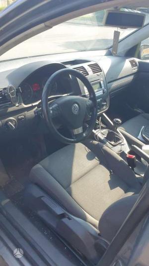 Brown Volkswagen Golf 2004 in Vilnius, with an engine capacity of 1.97 L and mileage of 430 thousand km for 1250 €, photo 5 on AUTOMOTO.COM.LV