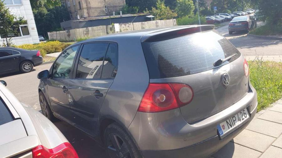 Brown Volkswagen Golf 2004 in Vilnius, with an engine capacity of 1.97 L and mileage of 430 thousand km for 1250 €, photo 8 on AUTOMOTO.COM.LV