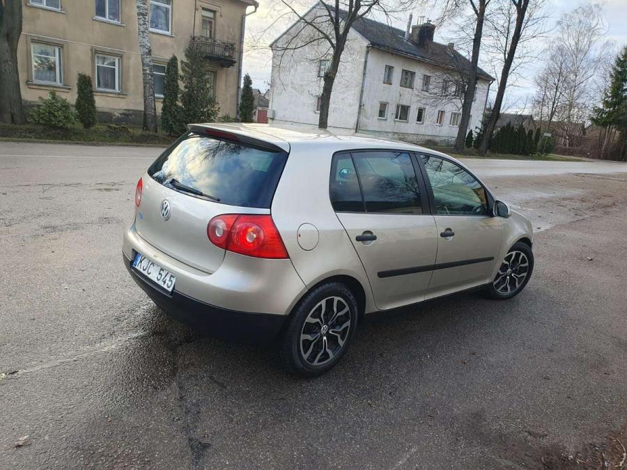 Brūns Volkswagen Golf 2005 Vilkaviškis, ar dzinēja tilpumu 1.97 L un nobraukumu 380 tūkst. km par 1450 €, foto 2 vietnē AUTOMOTO.COM.LV