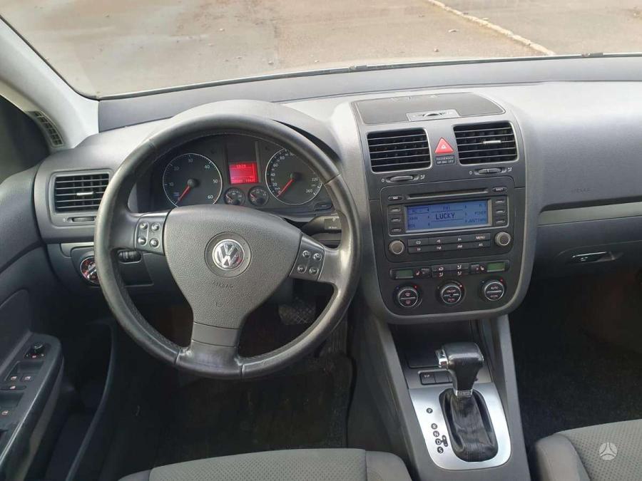 Brūns Volkswagen Golf 2005 Vilkaviškis, ar dzinēja tilpumu 1.97 L un nobraukumu 380 tūkst. km par 1450 €, foto 8 vietnē AUTOMOTO.COM.LV