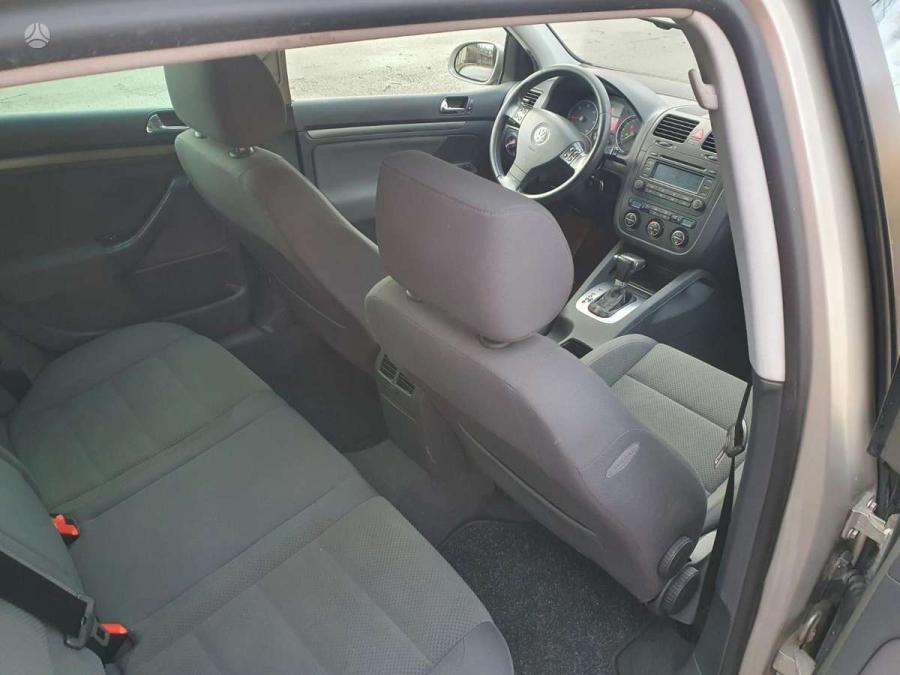 Brūns Volkswagen Golf 2005 Vilkaviškis, ar dzinēja tilpumu 1.97 L un nobraukumu 380 tūkst. km par 1450 €, foto 9 vietnē AUTOMOTO.COM.LV
