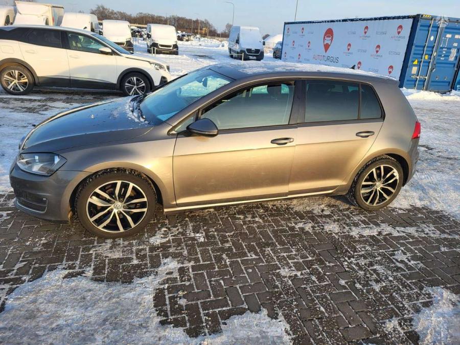 Brown Volkswagen Golf 2013 in Taurage, with an engine capacity of 1.20 L and mileage of 240 thousand km for 5400 €, photo 2 on AUTOMOTO.COM.LV