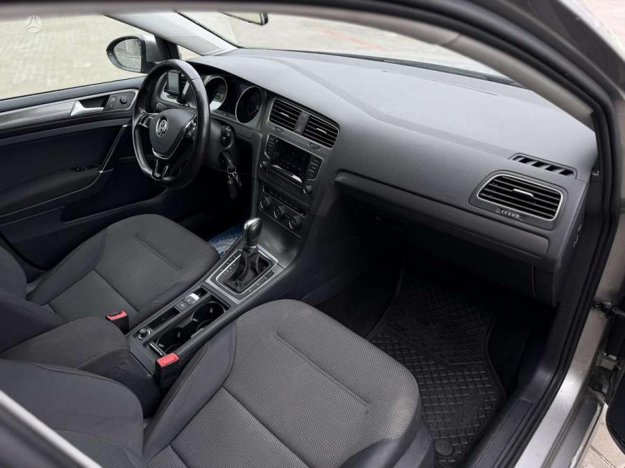 Brown Volkswagen Golf 2013 in Rokiskis, with an engine capacity of 1.40 L and mileage of 260 thousand km for 5150 €, photo 19 on AUTOMOTO.COM.LV