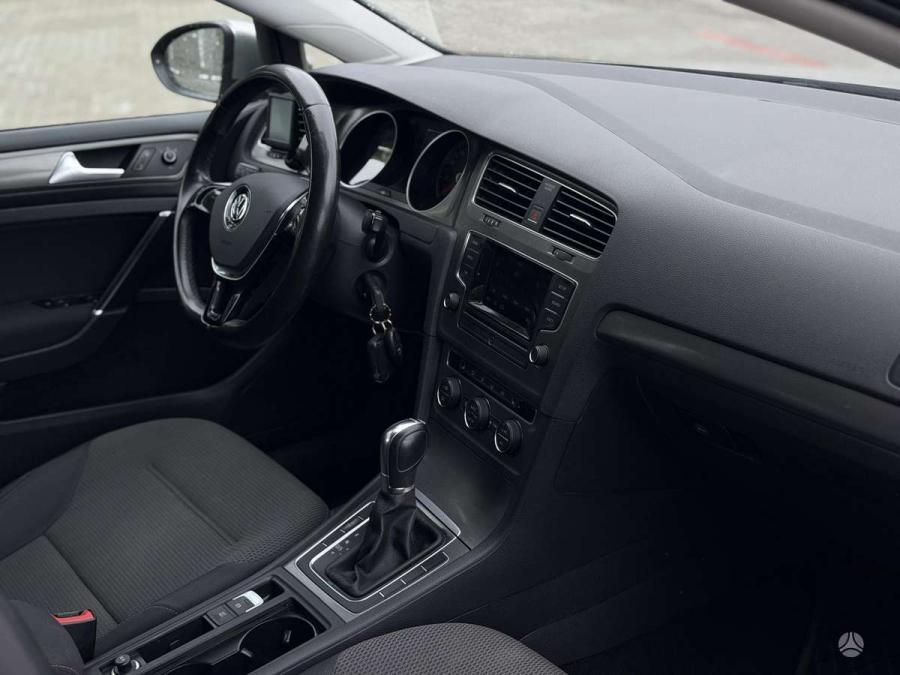 Brown Volkswagen Golf 2013 in Rokiskis, with an engine capacity of 1.40 L and mileage of 260 thousand km for 5150 €, photo 20 on AUTOMOTO.COM.LV