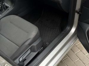 Brown Volkswagen Golf 2013 in Rokiskis, with an engine capacity of 1.40 L and mileage of 260 thousand km for 5150 €, photo 27 on AUTOMOTO.COM.LV