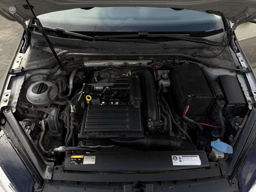 Brown Volkswagen Golf 2013 in Rokiskis, with an engine capacity of 1.40 L and mileage of 260 thousand km for 5150 €, photo 36 on AUTOMOTO.COM.LV