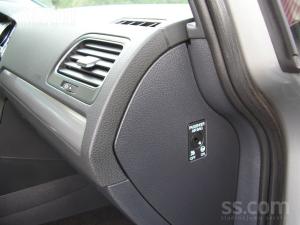 Brown Volkswagen Golf 2015 in Riga, with an engine capacity of 1.60 L and mileage of 0 thousand km for 8650 €, photo 28 on AUTOMOTO.COM.LV