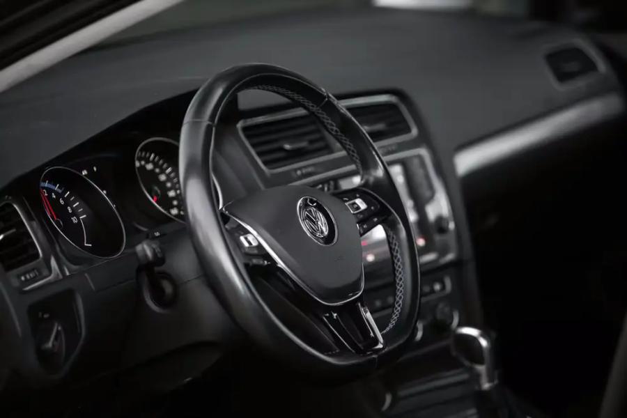 Brūns Volkswagen Golf 2016 Jelgava, ar dzinēja tilpumu 0.00 L un nobraukumu 173 tūkst. km par 6500 €, foto 13 vietnē AUTOMOTO.COM.LV