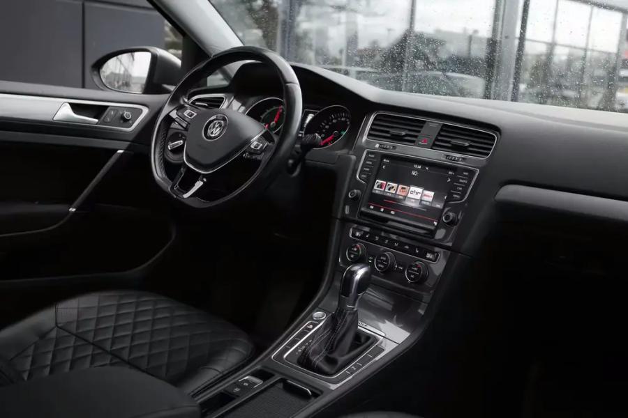 Brūns Volkswagen Golf 2016 Jelgava, ar dzinēja tilpumu 0.00 L un nobraukumu 173 tūkst. km par 6500 €, foto 20 vietnē AUTOMOTO.COM.LV