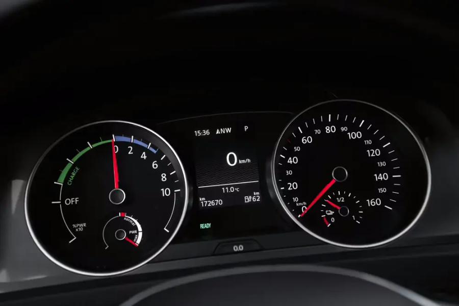 Brūns Volkswagen Golf 2016 Jelgava, ar dzinēja tilpumu 0.00 L un nobraukumu 173 tūkst. km par 6500 €, foto 33 vietnē AUTOMOTO.COM.LV