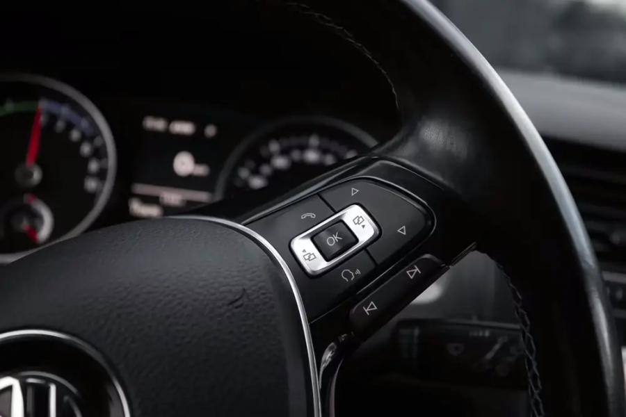 Brūns Volkswagen Golf 2016 Jelgava, ar dzinēja tilpumu 0.00 L un nobraukumu 173 tūkst. km par 6500 €, foto 34 vietnē AUTOMOTO.COM.LV