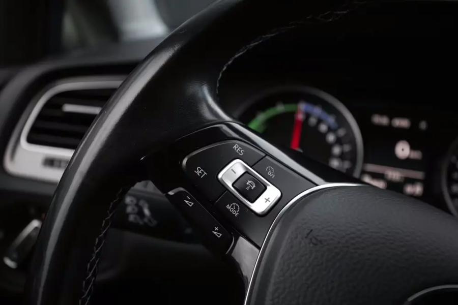 Brūns Volkswagen Golf 2016 Jelgava, ar dzinēja tilpumu 0.00 L un nobraukumu 173 tūkst. km par 6500 €, foto 35 vietnē AUTOMOTO.COM.LV