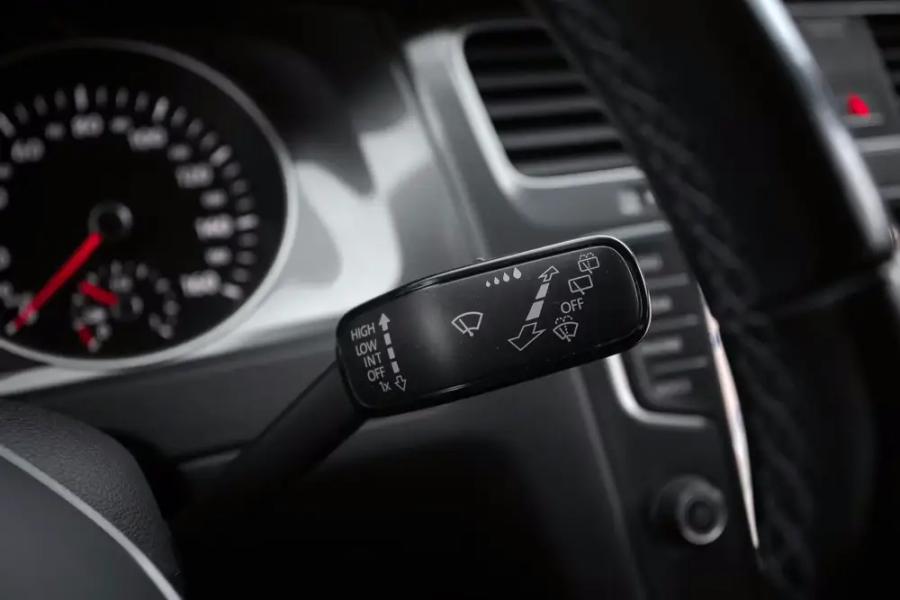 Brūns Volkswagen Golf 2016 Jelgava, ar dzinēja tilpumu 0.00 L un nobraukumu 173 tūkst. km par 6500 €, foto 37 vietnē AUTOMOTO.COM.LV