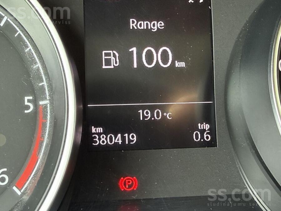 Brūns Volkswagen Golf 2016 Ogre, ar dzinēja tilpumu 1.60 L un nobraukumu 381 tūkst. km par 3500 €, foto 20 vietnē AUTOMOTO.COM.LV