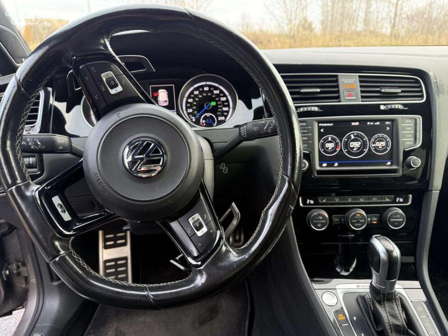 Brown Volkswagen Golf 2017 in Vilnius, with an engine capacity of 2.00 L and mileage of 118 thousand km for 17900 €, photo 7 on AUTOMOTO.COM.LV