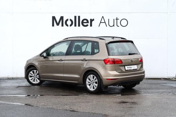 Brūns Volkswagen Golf 2017 Rīga, ar dzinēja tilpumu 1.40 L un nobraukumu 154 tūkst. km par 9500 €, foto 3 vietnē AUTOMOTO.COM.LV