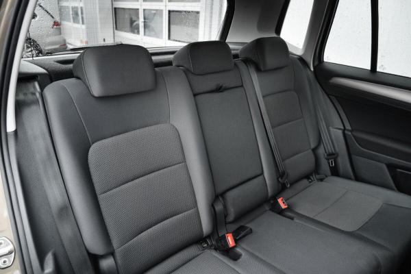 Brūns Volkswagen Golf 2017 Rīga, ar dzinēja tilpumu 1.40 L un nobraukumu 154 tūkst. km par 9500 €, foto 7 vietnē AUTOMOTO.COM.LV