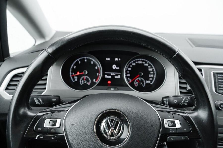 Brown Volkswagen Golf 2017 in Riga, with an engine capacity of 1.40 L and mileage of 154 thousand km for 9500 €, photo 11 on AUTOMOTO.COM.LV