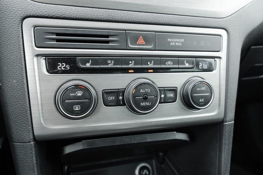 Brown Volkswagen Golf 2017 in Riga, with an engine capacity of 1.40 L and mileage of 154 thousand km for 9500 €, photo 13 on AUTOMOTO.COM.LV