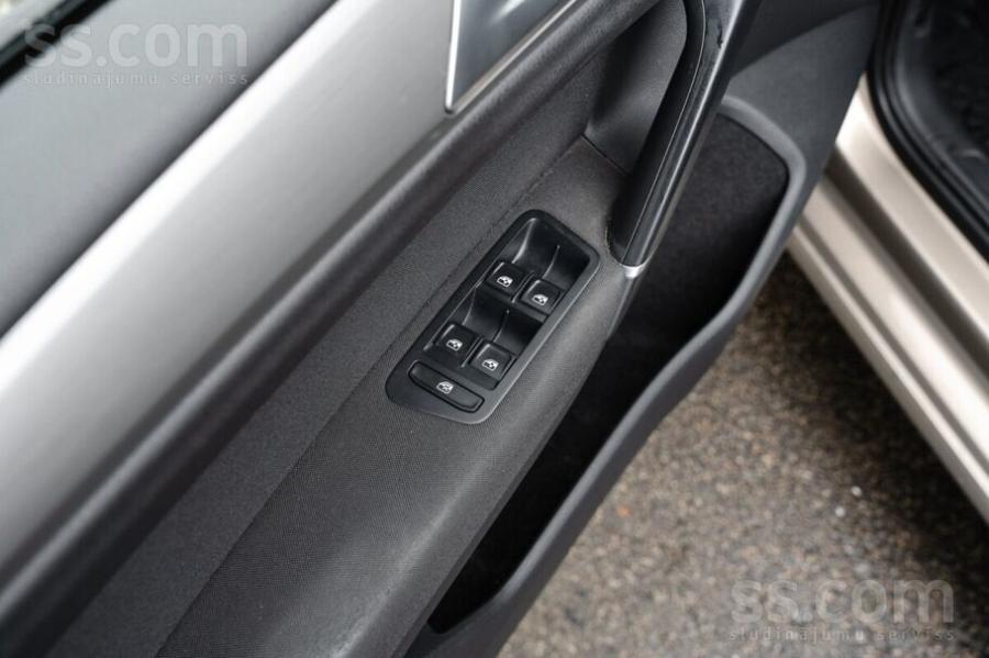 Brūns Volkswagen Golf 2017 Rīga, ar dzinēja tilpumu 1.40 L un nobraukumu 154 tūkst. km par 9500 €, foto 8 vietnē AUTOMOTO.COM.LV