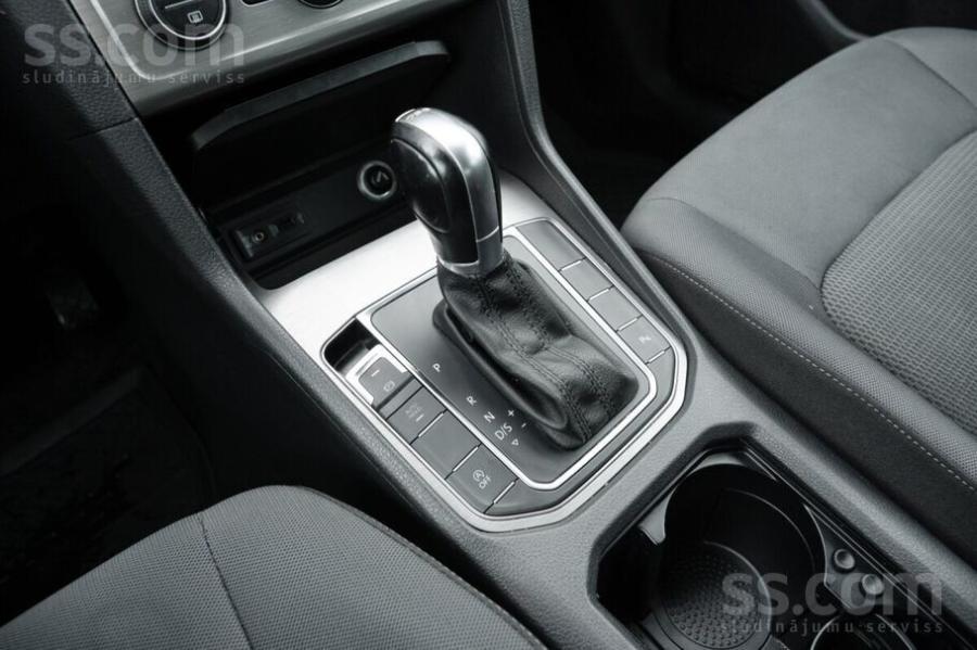 Brūns Volkswagen Golf 2017 Rīga, ar dzinēja tilpumu 1.40 L un nobraukumu 154 tūkst. km par 9500 €, foto 12 vietnē AUTOMOTO.COM.LV