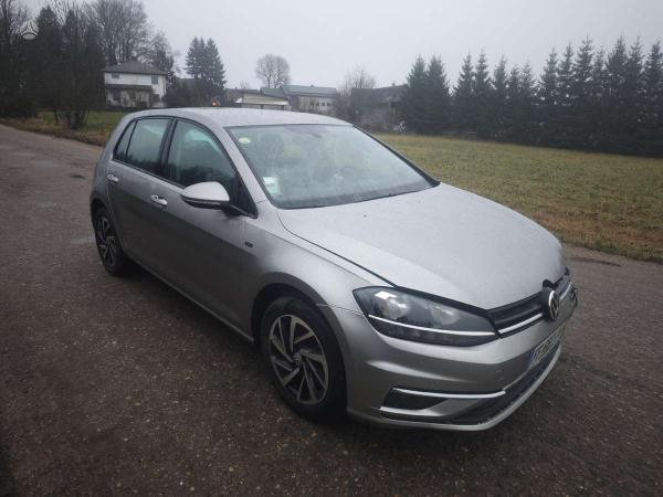 Brown Volkswagen Golf 2019 in Telschi, with an engine capacity of 1.60 L and mileage of 95 thousand km for 5600 €, photo 9 on AUTOMOTO.COM.LV